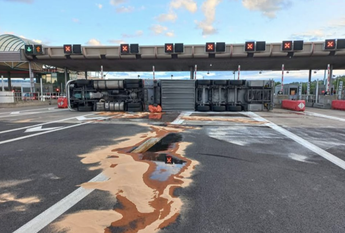 Spectaculaire accident sur l'A7 ce matin : camion couché devant le ...